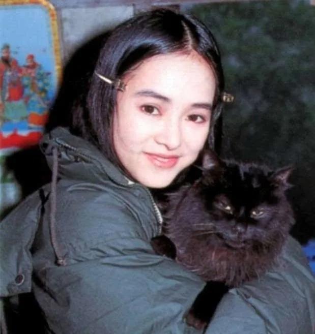 Ye Yunyi married the playboy Chen Bohao at the peak of 22 years old ...