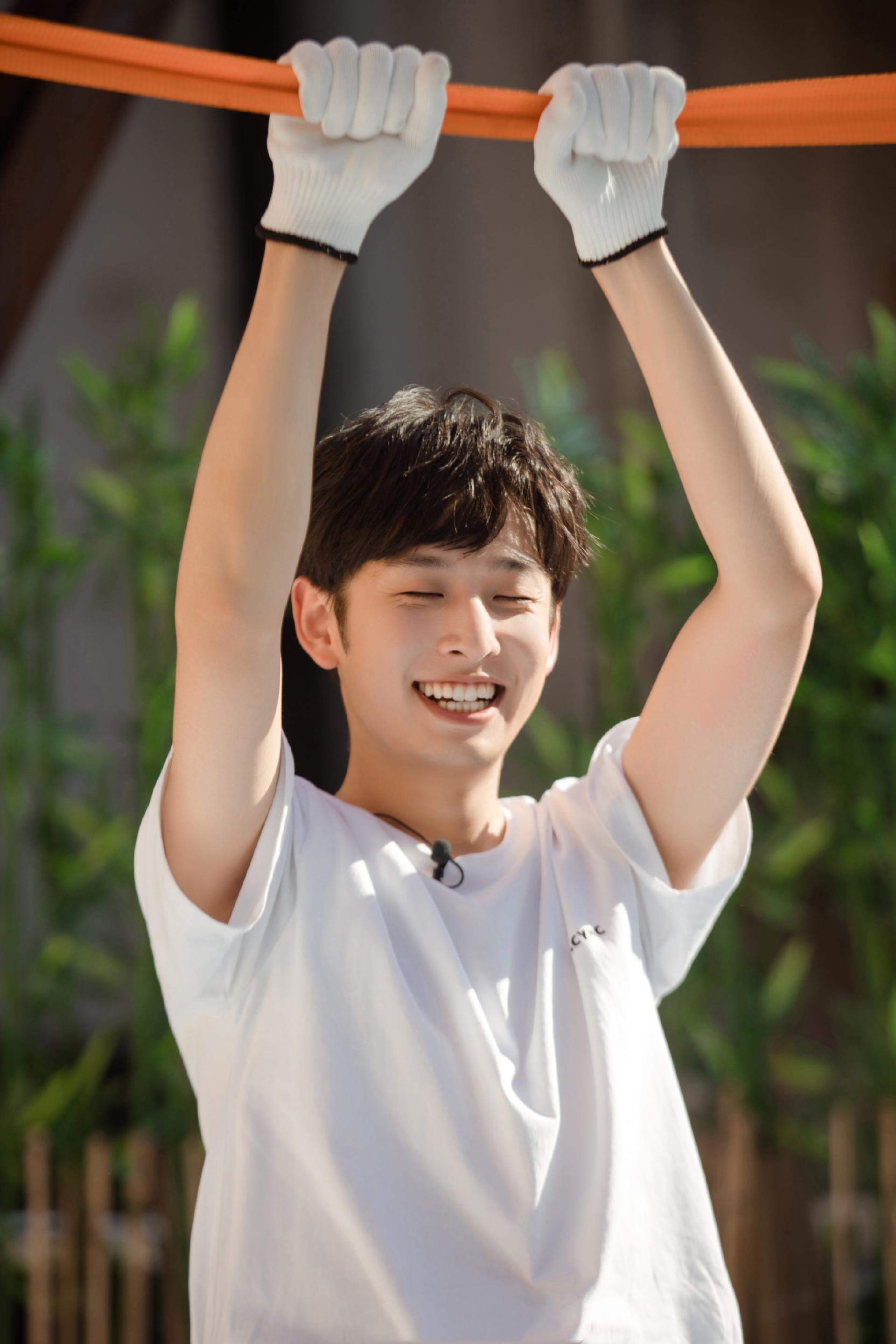Joining in a variety of hot variety shows, large-scale events show a ...