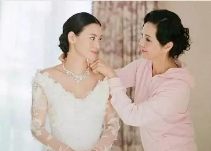 Married into a wealthy family at the age of 24, her husband cheated at ...