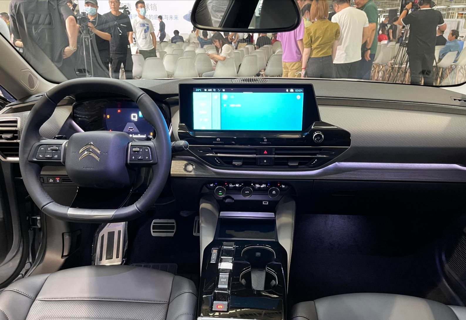 Factory shots of Versailles C5X, another "masterpiece" of Citroen, 1.6T+ elegant shape, handsome ...