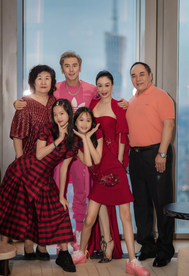 Zhong Liti has a family portrait, her home is high-value, the two ...
