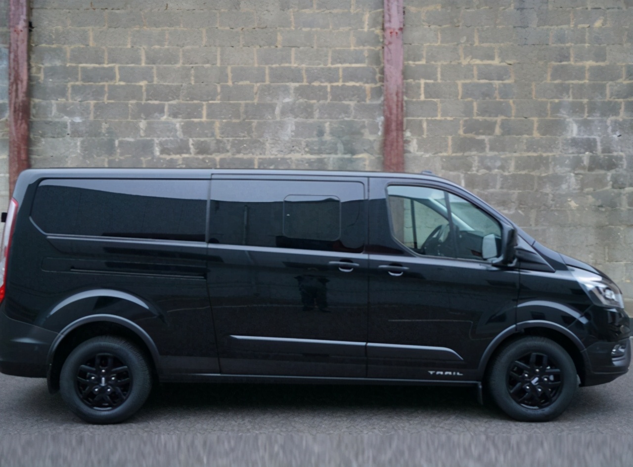 Transit MPV turned into "Black Samurai", 2.0T diesel engine + four ...