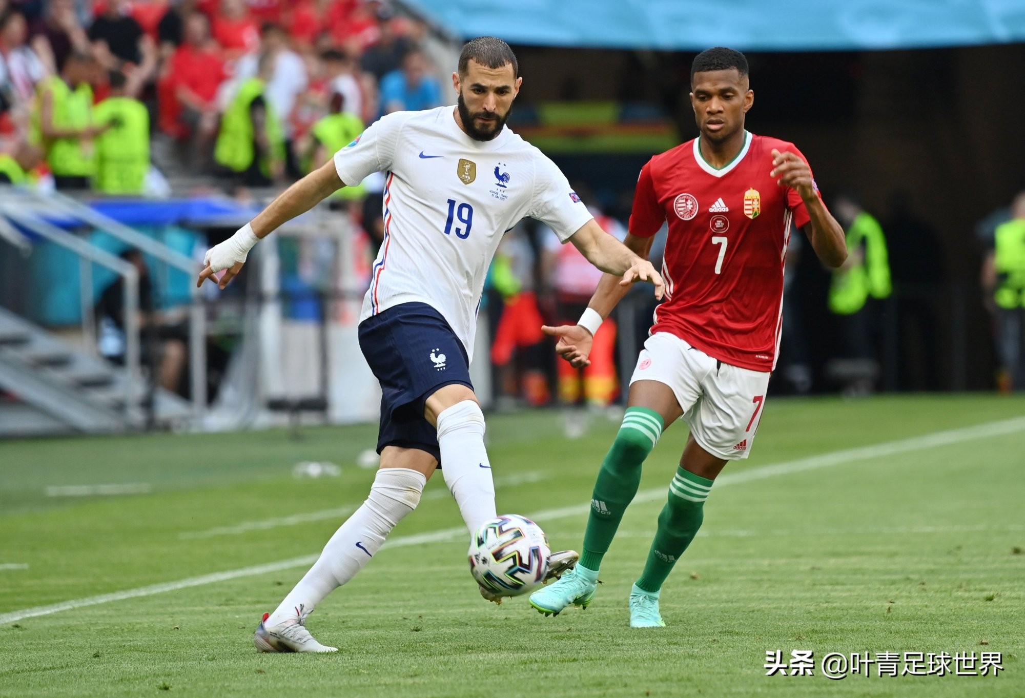 Mbappé burst performance: run 30 meters, turn and overtake!Can't stop ...