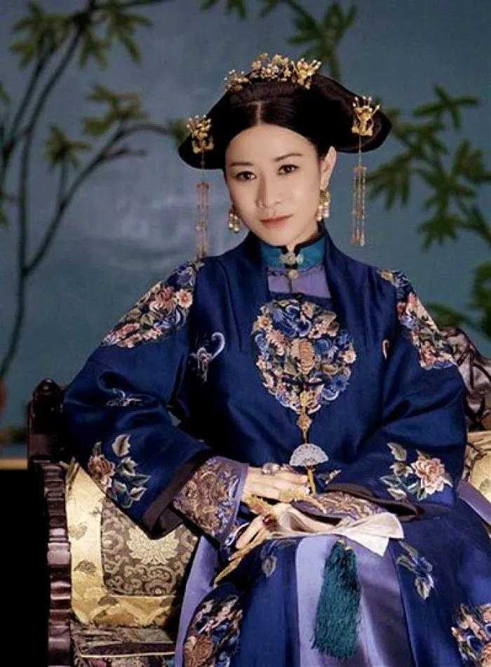 Different contrasts of the same characters in "Ruyi's Biography" and ...