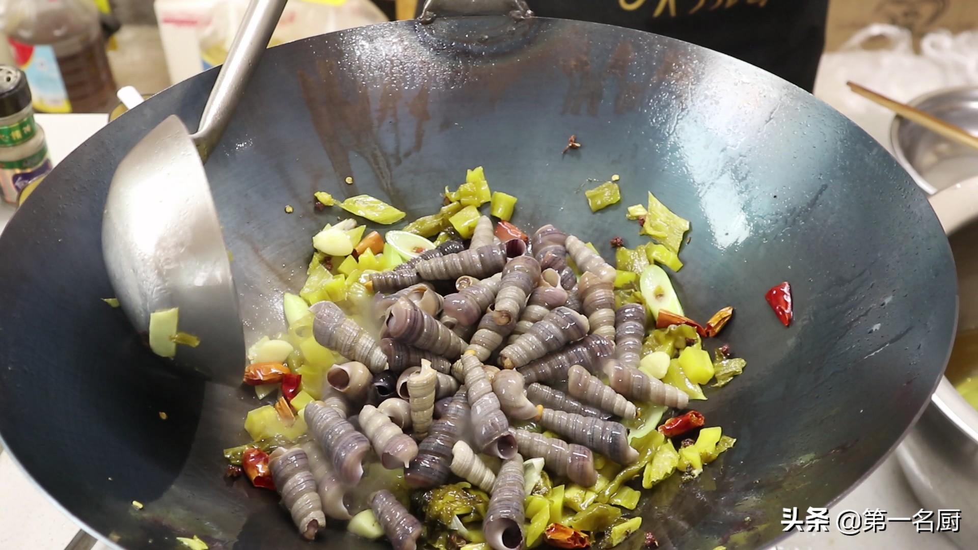 How to make snails delicious?Try it with this kind of ingredients, it's ...