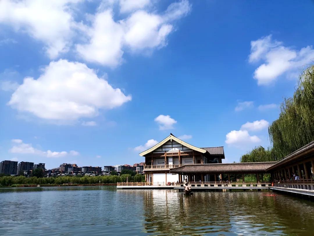 Mid-Autumn Night Rafting Qujiang Pond - iNEWS