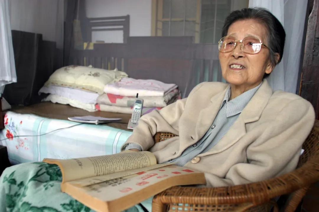 Follow Master Hongyi and become a master of Buddhism!102-year-old Chen ...