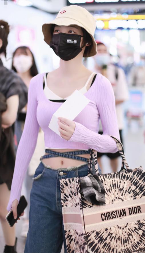 94 Jin Zhao Yue is really self-willed, wears the smallest size jeans ...