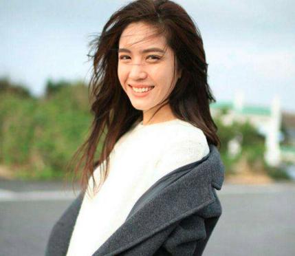 Xia Ruoyan was rated as a "wild beauty" by netizens for her superb ...