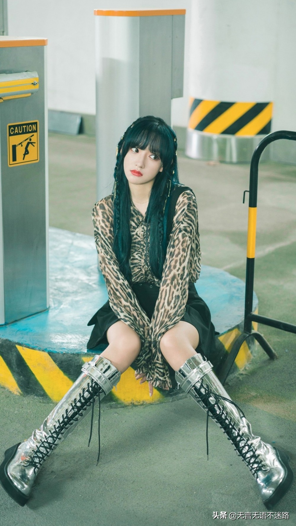 Miss Cheng Xiao, leopard print miniskirt, long-legged hot girl look ...