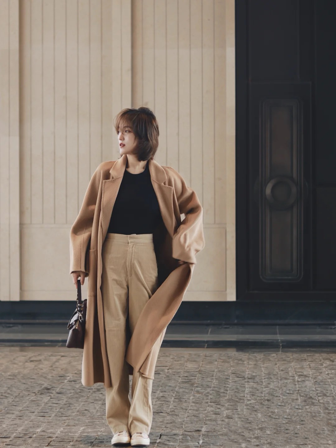 How to match elegant and generous coats to look better?Simple and ...