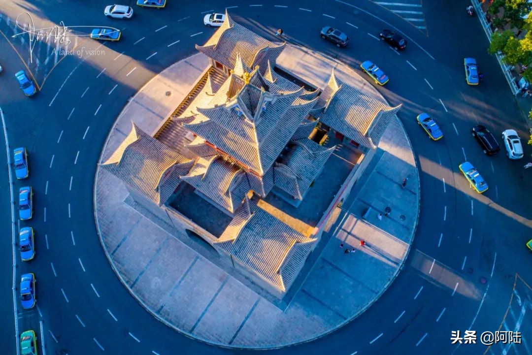 At the risk of "explosion", the 200-year-old Bell and Drum Tower was ...