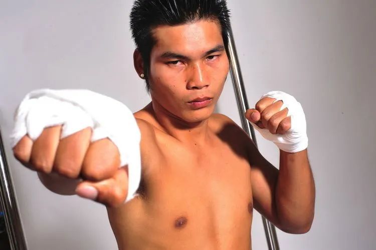 China's Sanda Fighting Tigers vs. Muay Thai Fighting Dragon's Elbow, a ...