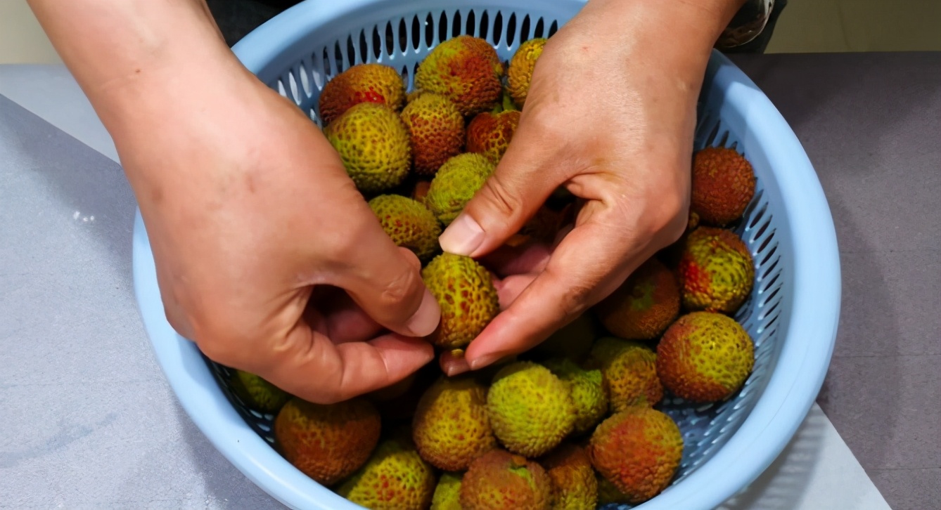 Lychee shell is a "treasure", used to boil water to drink, it turns out ...