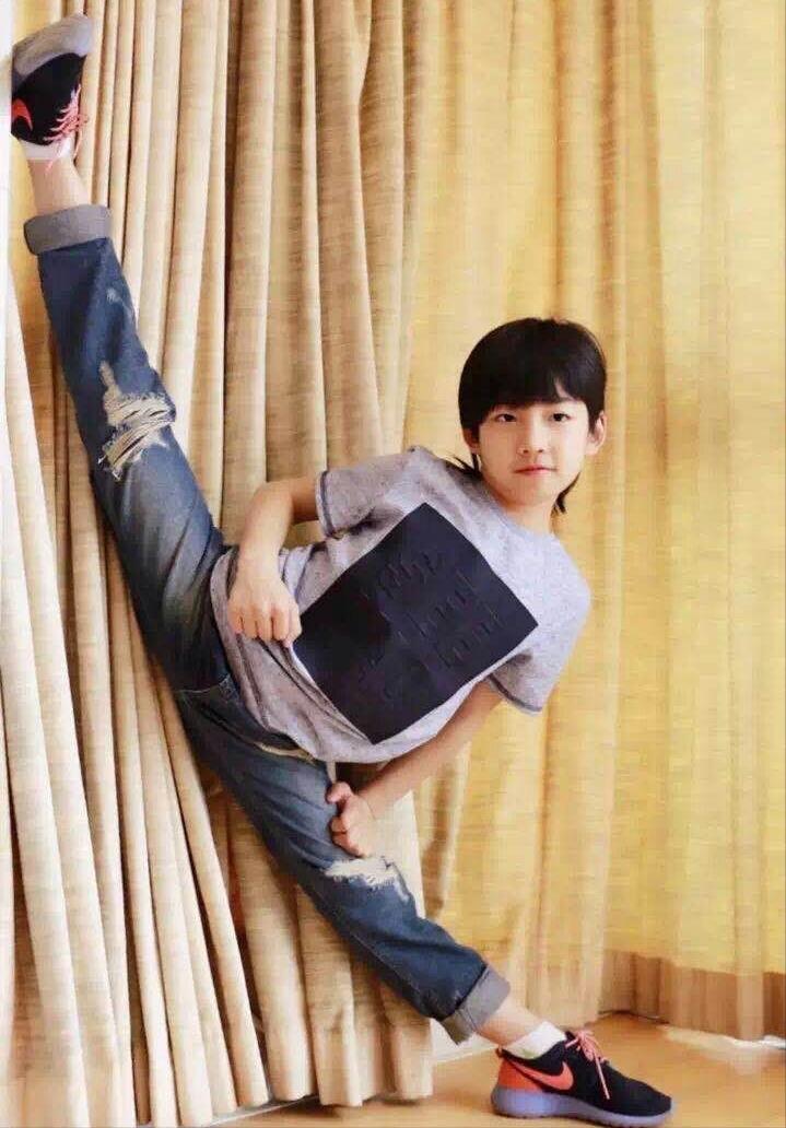 Lin Qiunan trains for 2,000 hours a year and wins a hundred gold medals in 8 years. What ...