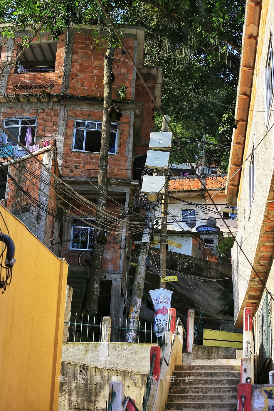 Real Brazilian slums: the house is very shabby, bikini girls are ...