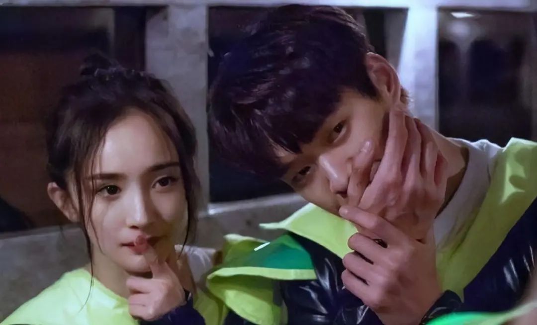 "Sexy little fox" Yang Mi's Saxi, and her story of her and fresh meat ...