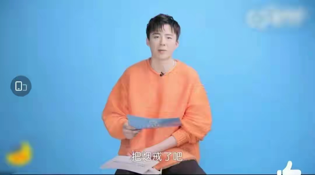 Liu Yuning smokes and shakes his legs on the set, and his expression of ...