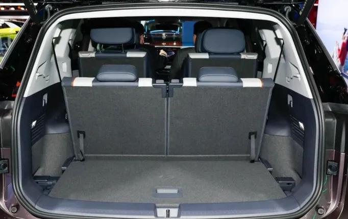 Volkswagen ID6 vehicle introduction - iNEWS