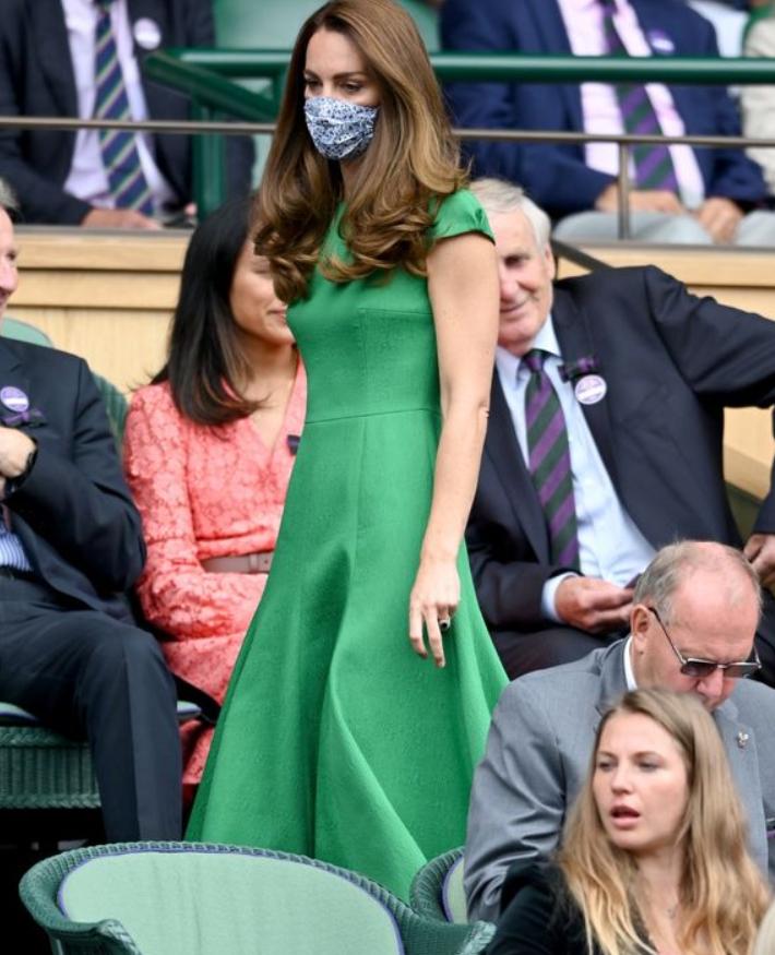 Kate attended the Wimbledon finals, she took off her mask and was ...
