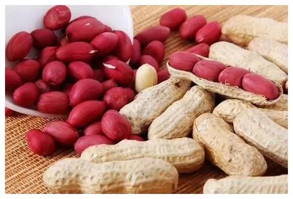 What is the difference between red and white peanuts?Which has high ...