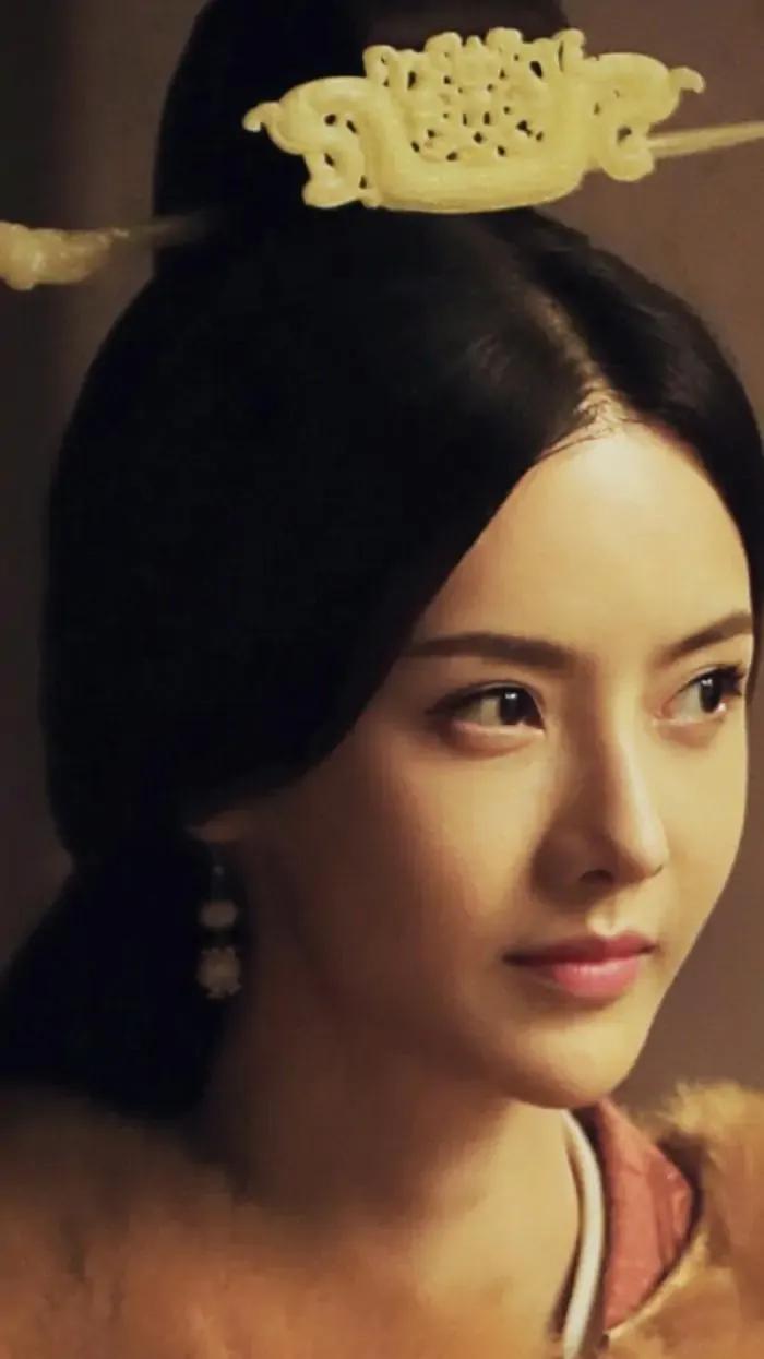 Zhen Mi, the most beautiful woman in the Three Kingdoms, led Cao Cao ...