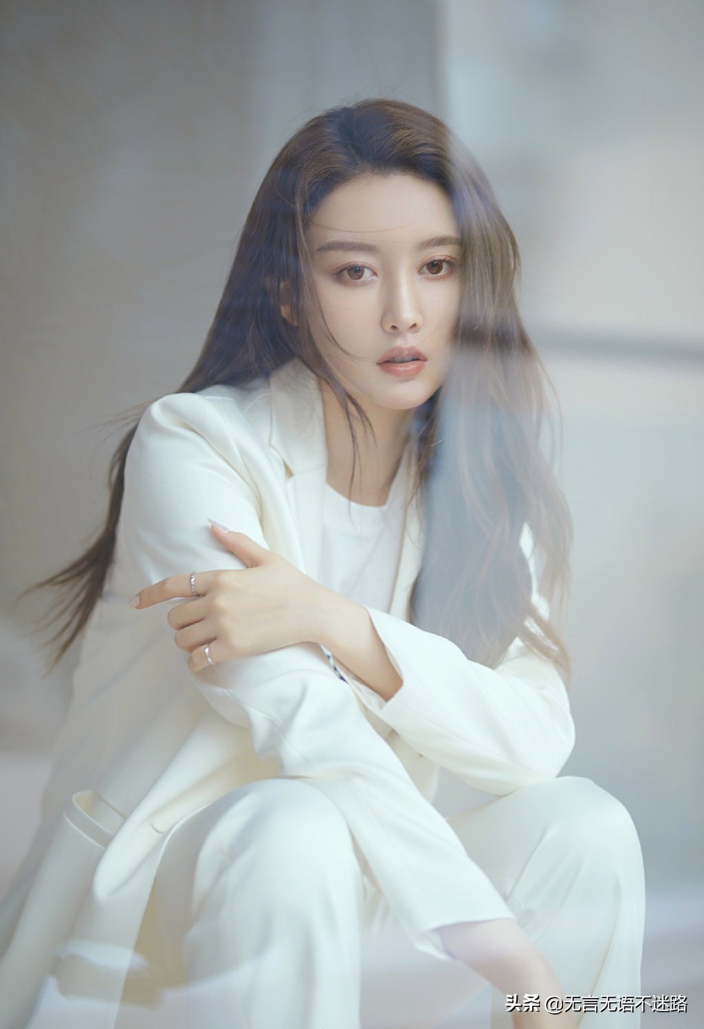 Sexy beauty star Zhou Linjia fashion photo - iNEWS