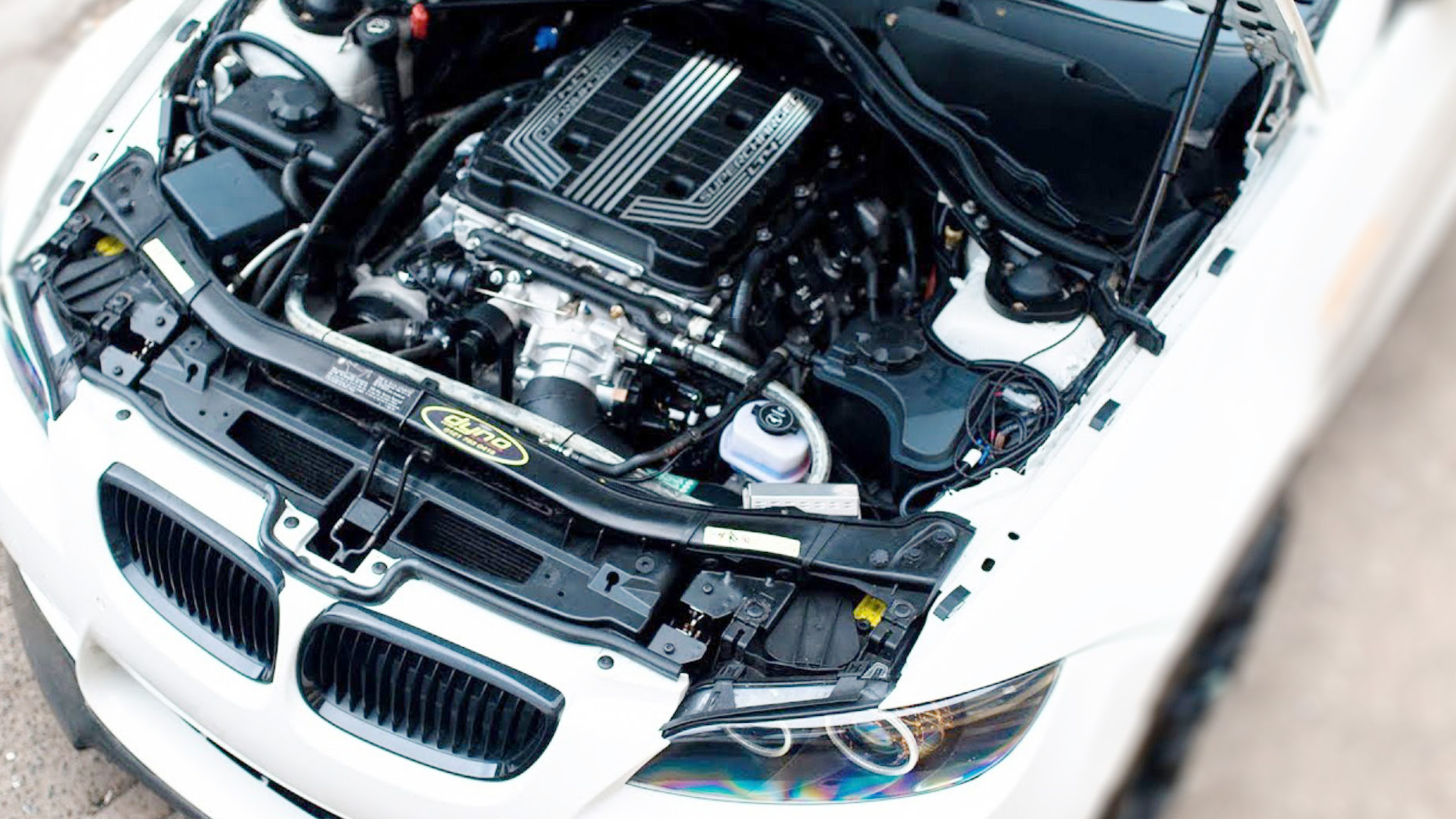 Hellcat V8 is installed in Prius!The 11 craziest engine transplants - iNEWS