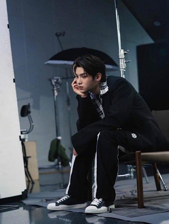 Fan Chengcheng and Huang Minghao perform in a variety show, with Hui ...