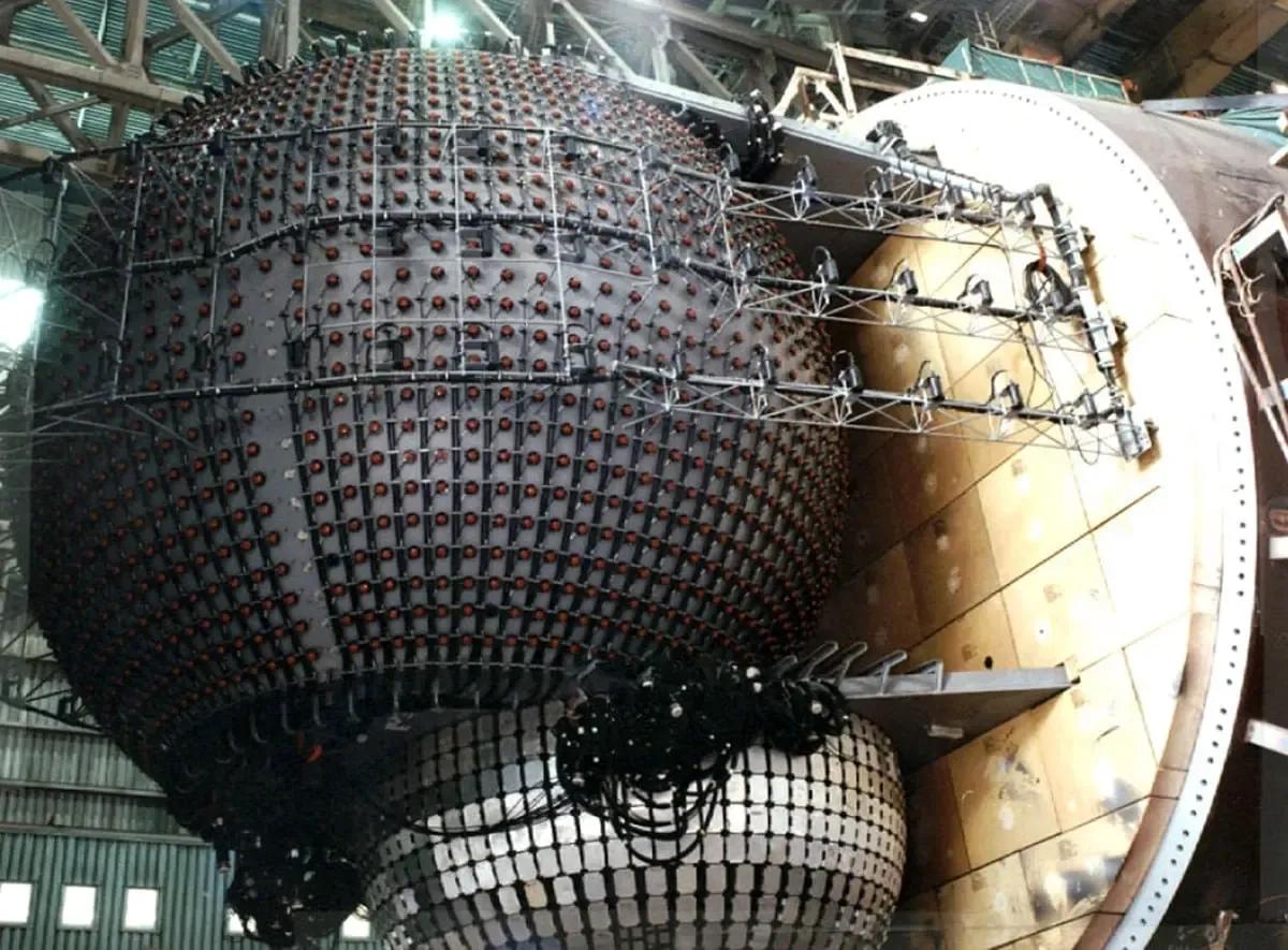 British nuclear submarine is ugly and destroyed by towed sonar, simple ...