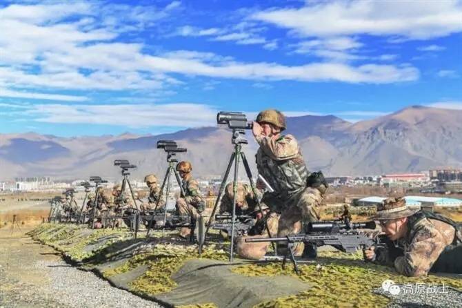 The Xinjiang Military Region's fully equipped desert starry sky ...