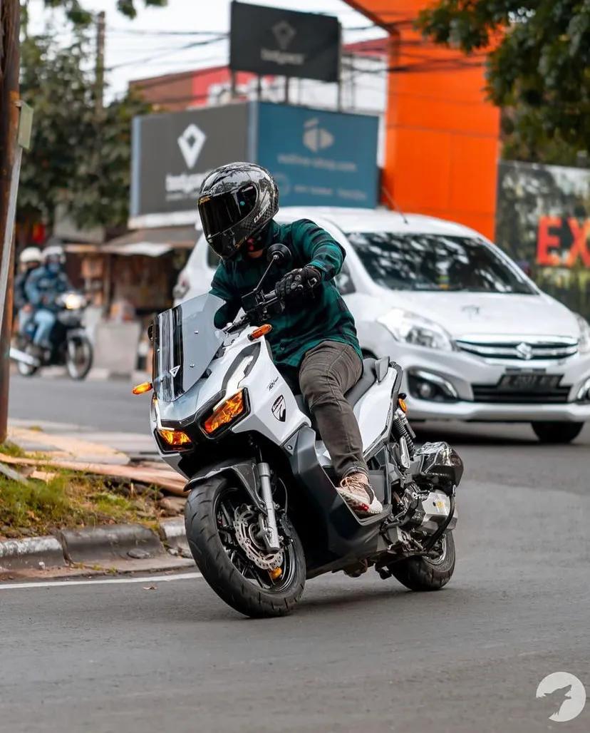 The originator of the small displacement X-ADV off-road pedal, Honda X ...