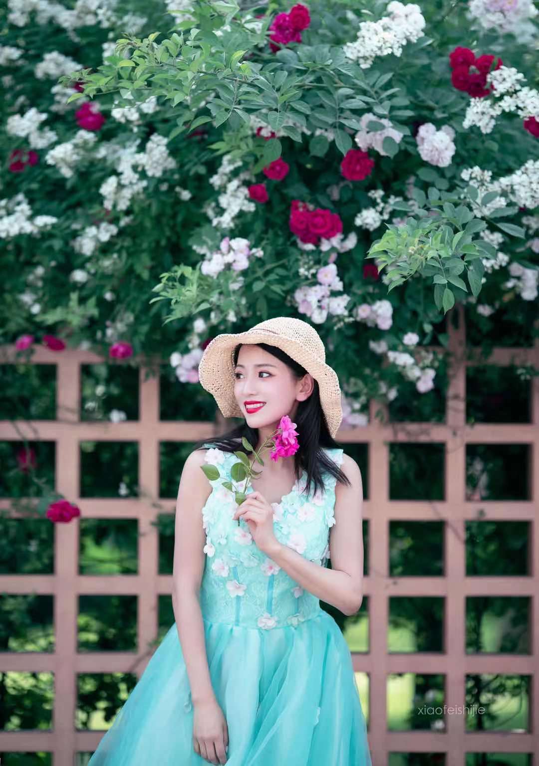 The wall is full of Qiangwei. If you want to take a good portrait of ...