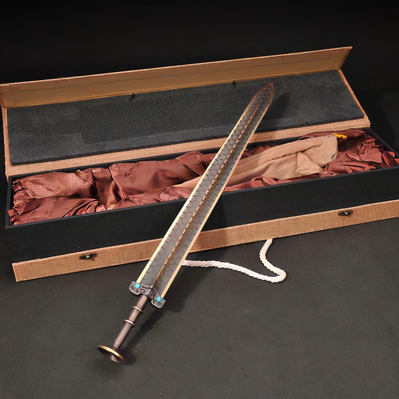 Goujian's saber, buried for two thousand years, is extremely sharp - iNEWS