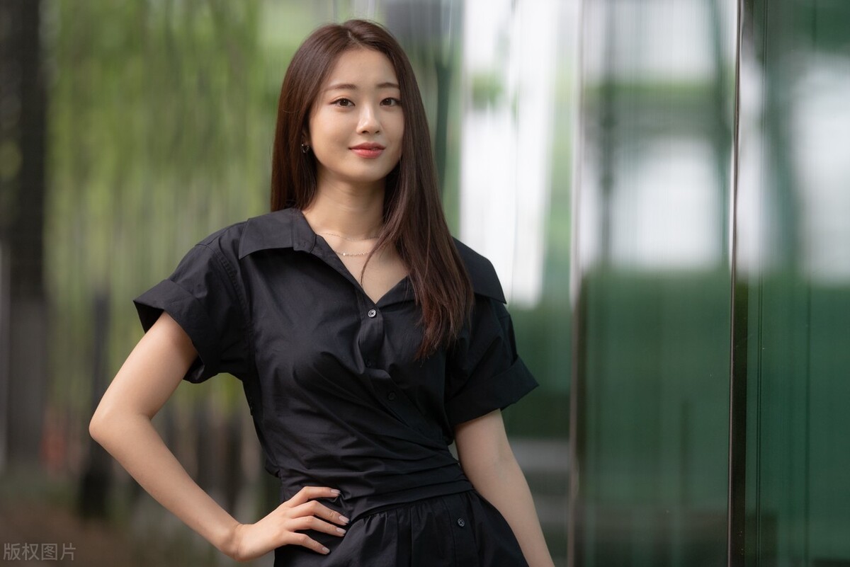 Korean beauty singer Ji Li's photo shows her goddess style - iNEWS