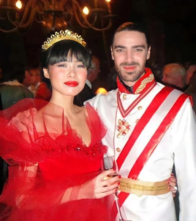 The first Chinese king and concubine in Europe, with an average face ...