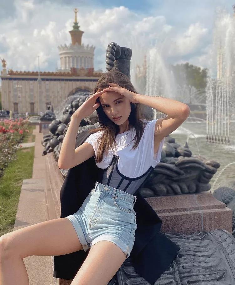 Russian model Romashka - iNEWS