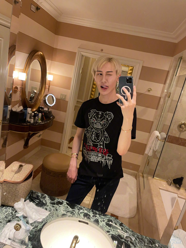 Internet celebrity Liu Zichen rarely shares unretouched photos, the real face is exposed, not ...