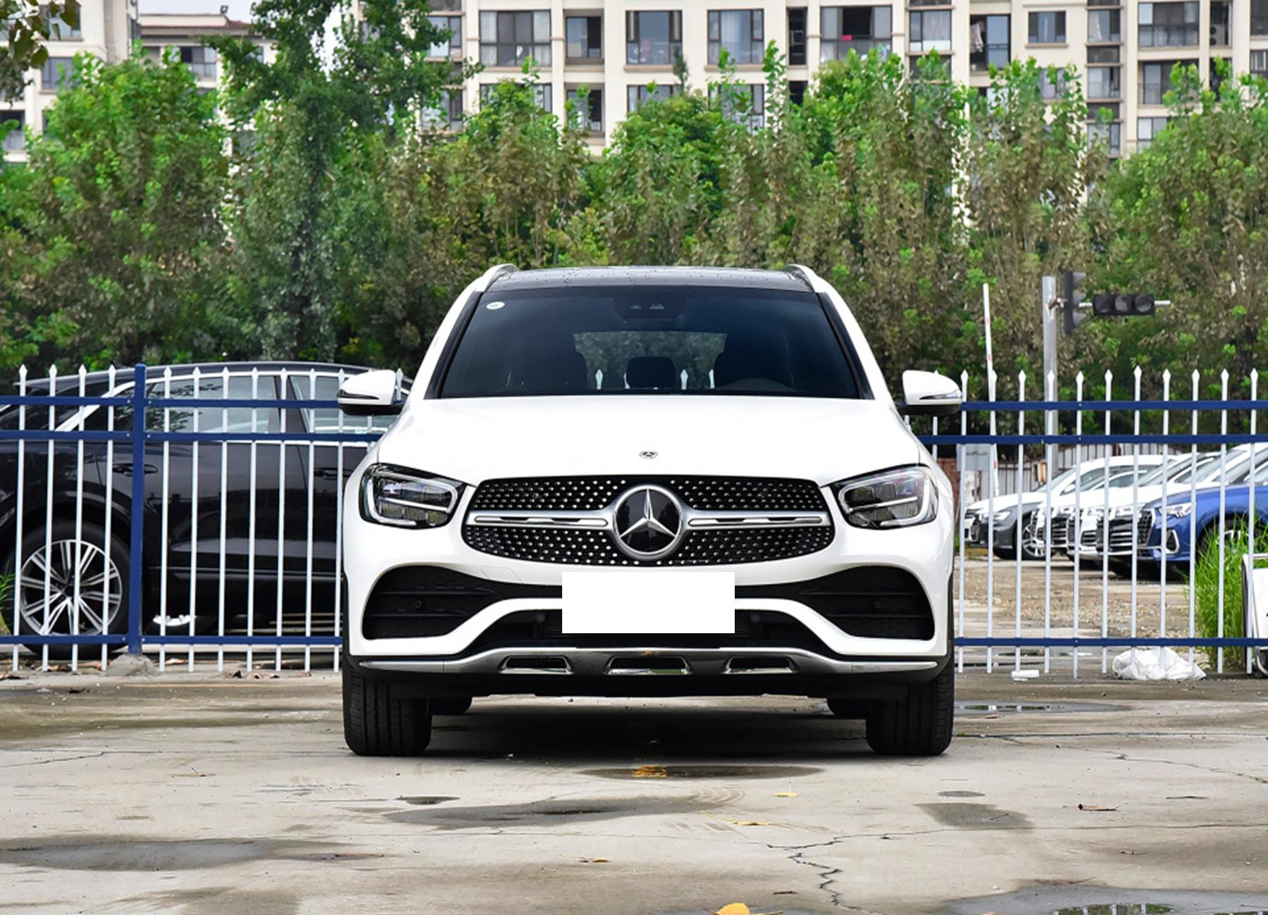 The guy went to the Mercedes-Benz 4S store to buy a car, fancy Mercedes ...