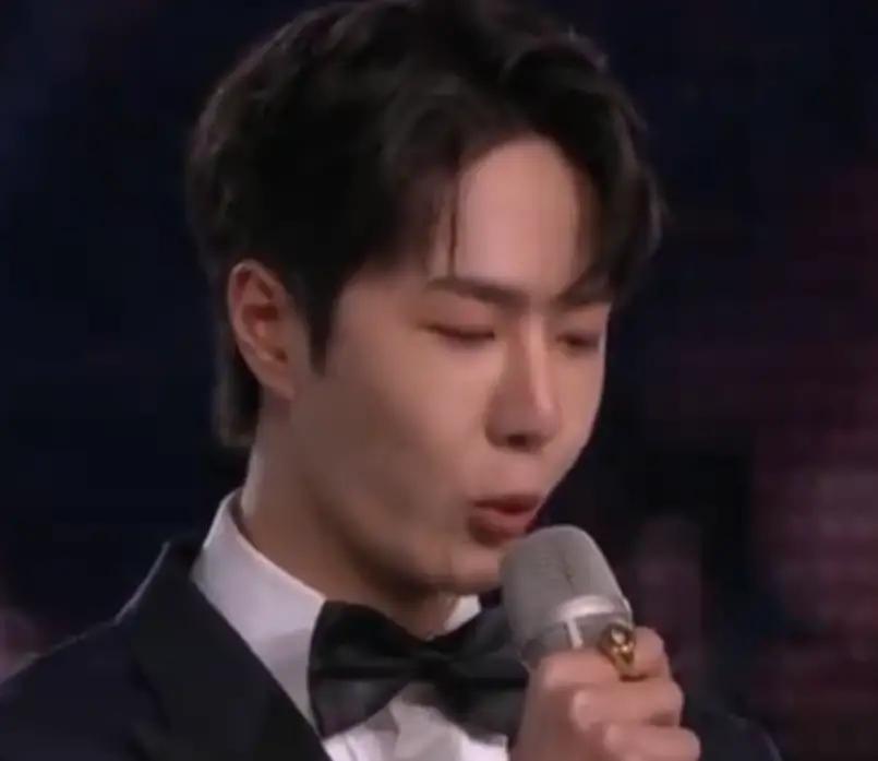 New Year's Eve: CCTV hosts Tiantuan's face and temperament, Wang Han hosts a car rollover, He ...