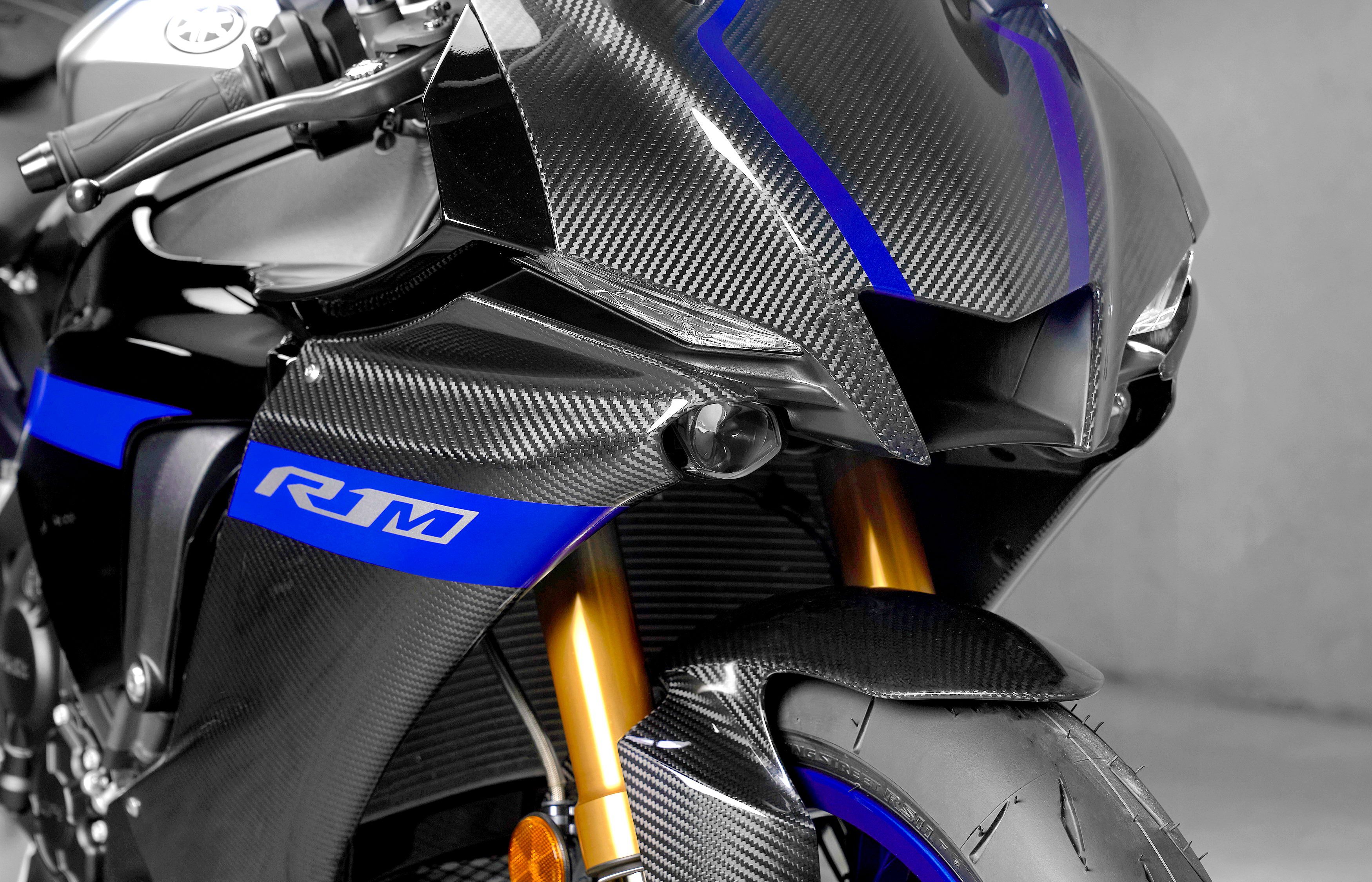 Yamaha 2022 YZF-R1, R1M supercars - iNEWS