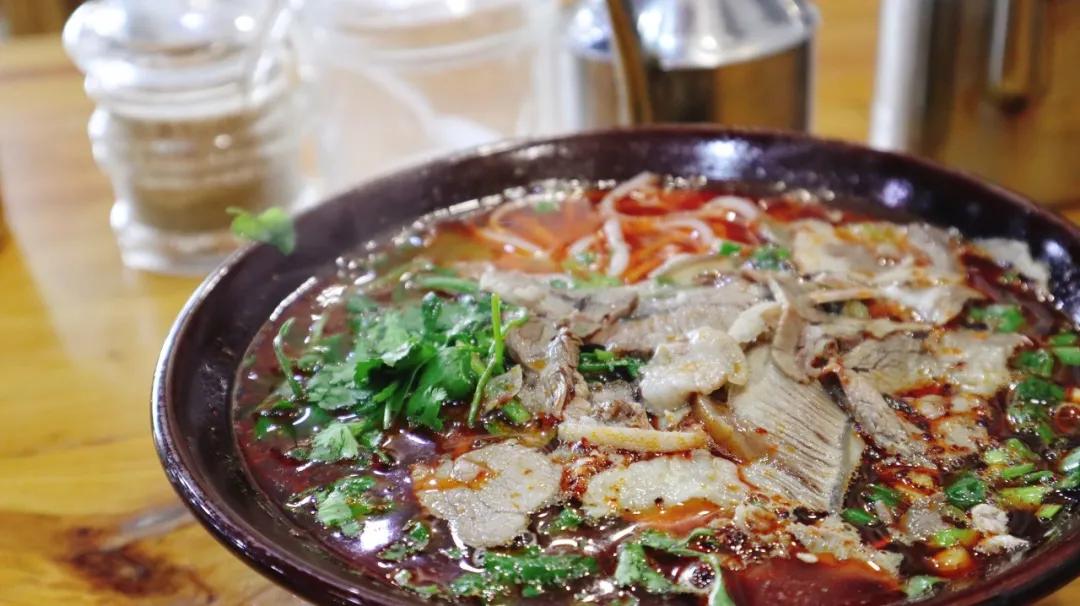 How does Yunguichuan's mouth "eat big sheep with muffled sound"? - iNEWS