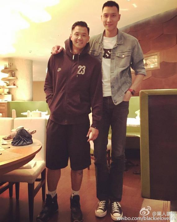 Close photo of basketball superstar Yi Jianlian and his friend Kobe Yao ...