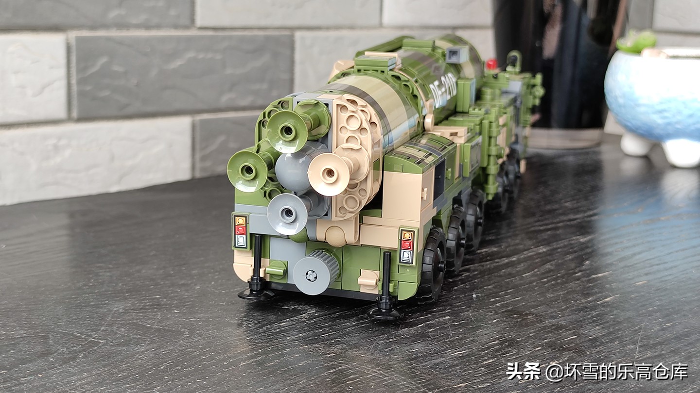 Dongfeng express car made of building blocks: Senbao building block DF ...