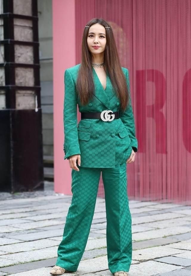 Jolin Tsai's logo costumes are few people can handle. Seeing that there ...