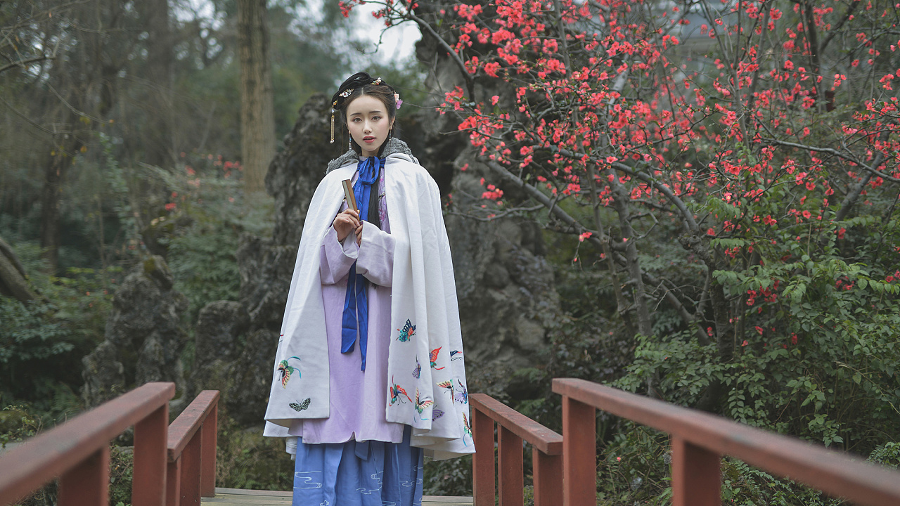 Why did Li Xiangjun blood splash the peach blossom fan? - iNEWS