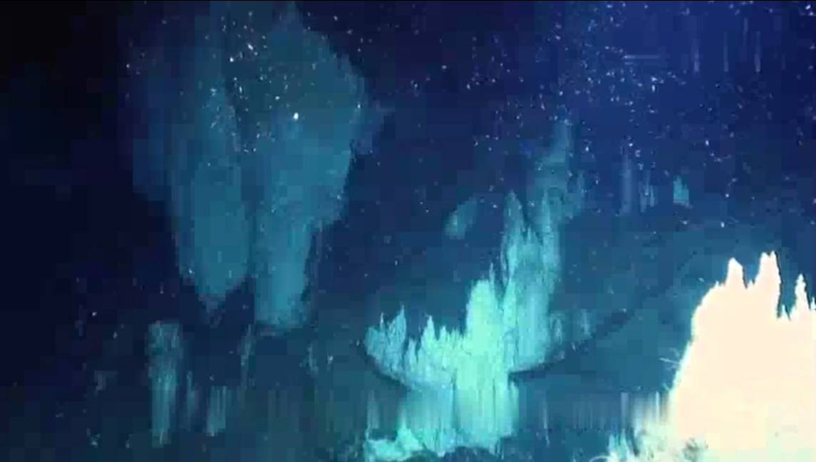 The legendary sea spirit appeared in the tsunami?Mysterious vaporous ...