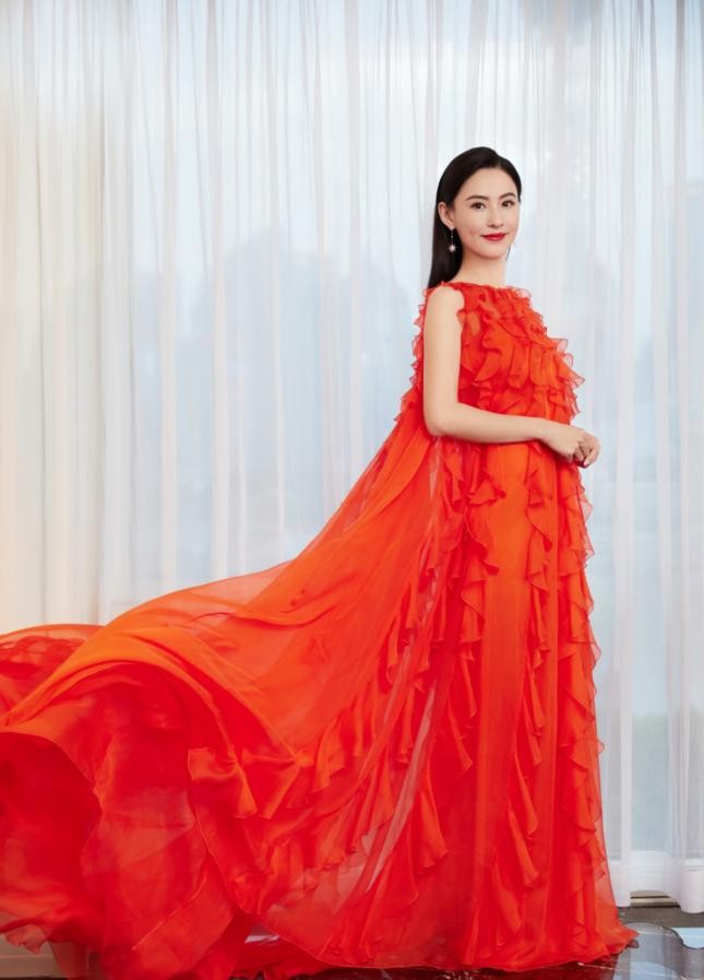Seductive!Female star red carpet is more beautiful, Zhang Tianaiyinger ...