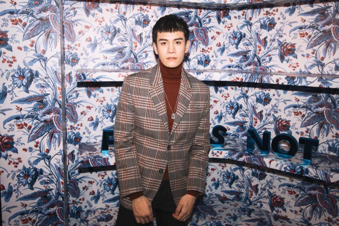 Jing Chao and his 6-year-old wife, Li Lin, showed up at the airport ...