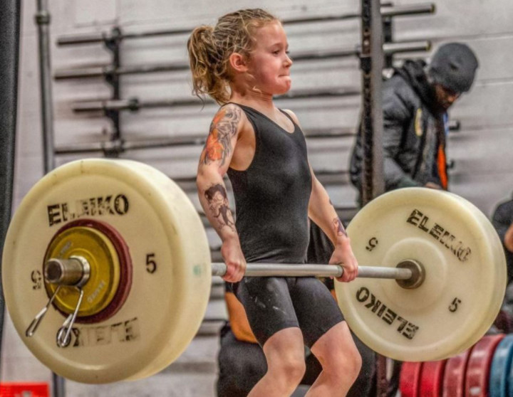 7-year-old Lori can actually lift 80 kg? ! Too burst - iNEWS